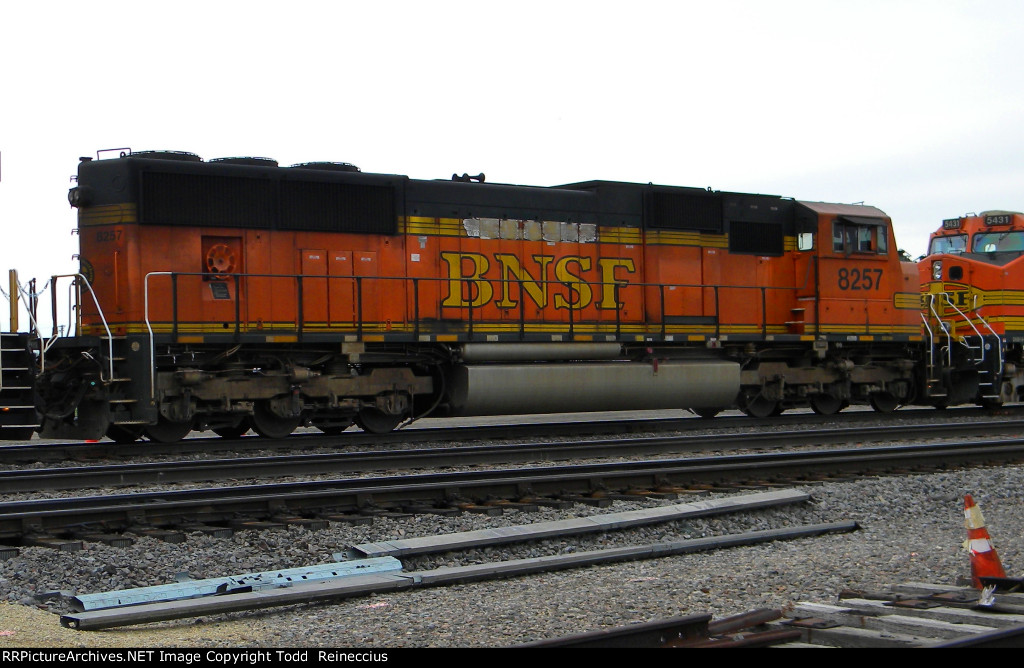 BNSF 8257